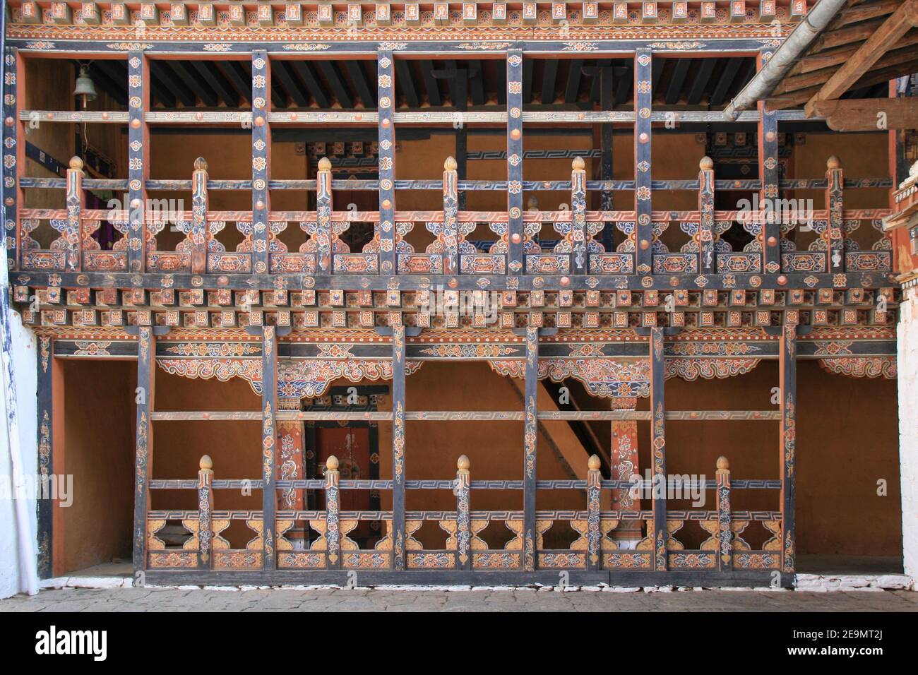 buddhist fortress (dzong) in trongsa in bhutan Stock Photo - Alamy