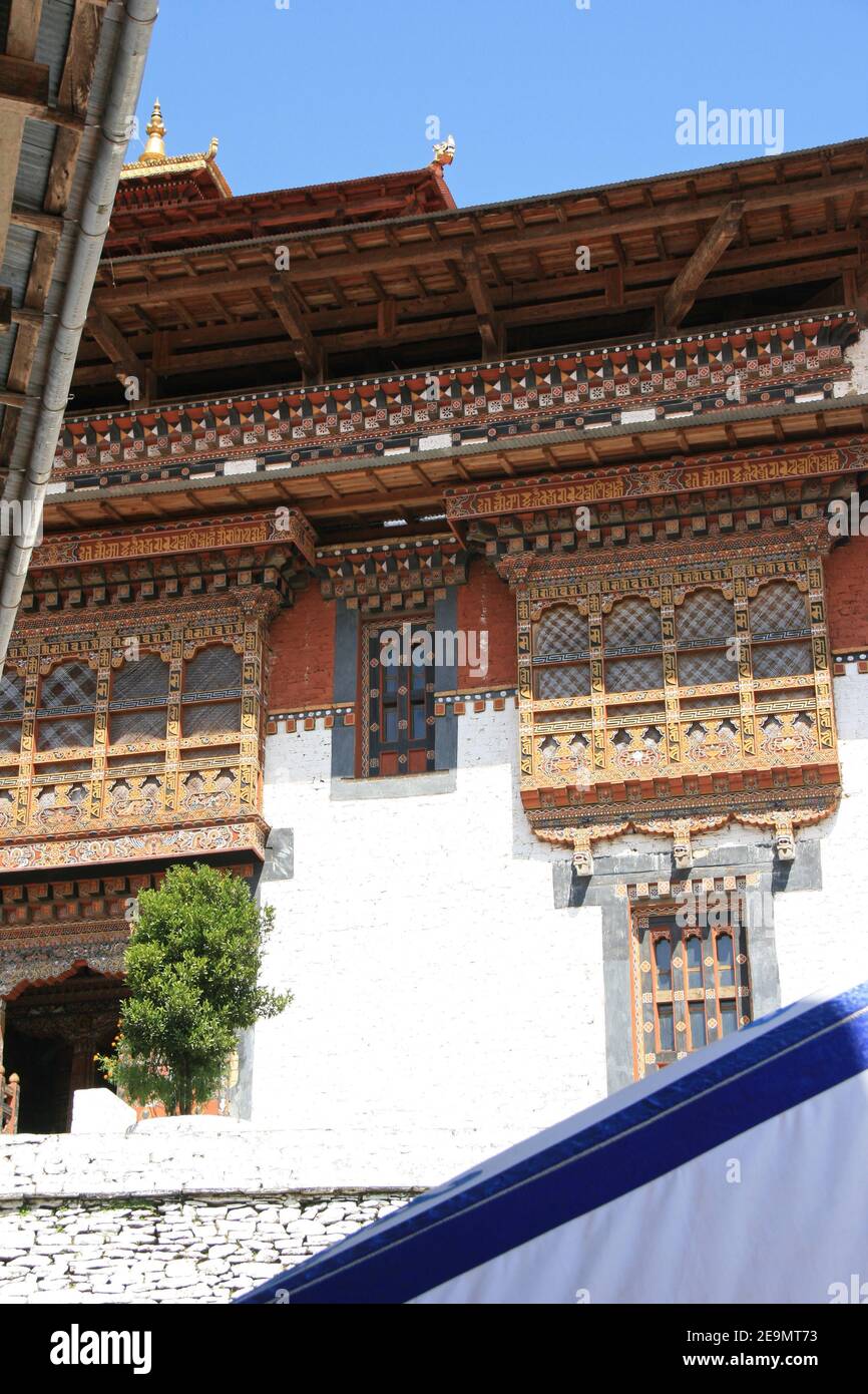 buddhist fortress (dzong) in trongsa in bhutan Stock Photo - Alamy