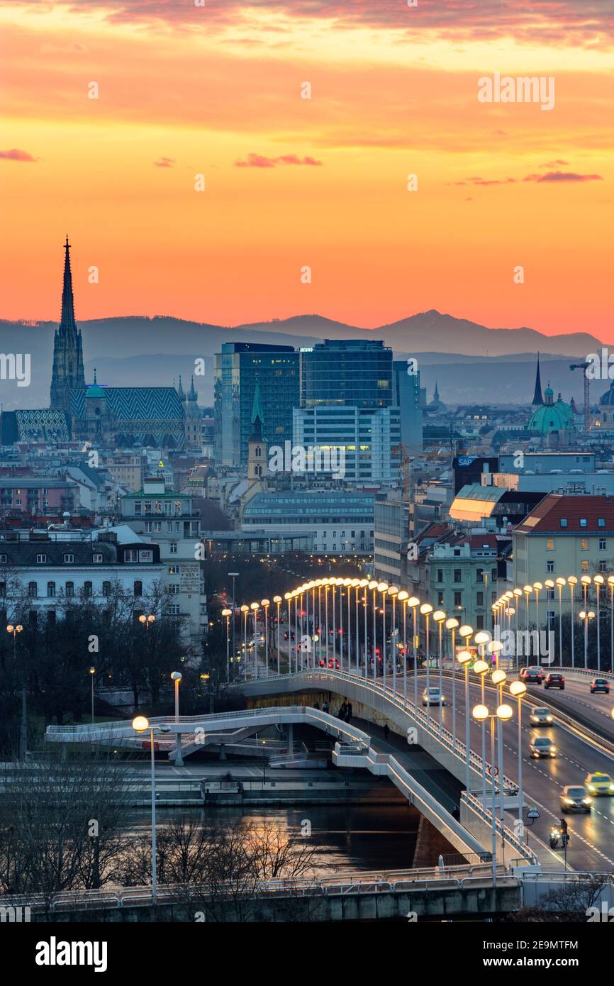 Wien, Vienna: Vienna city center, river Donau (Danube), bridge ...