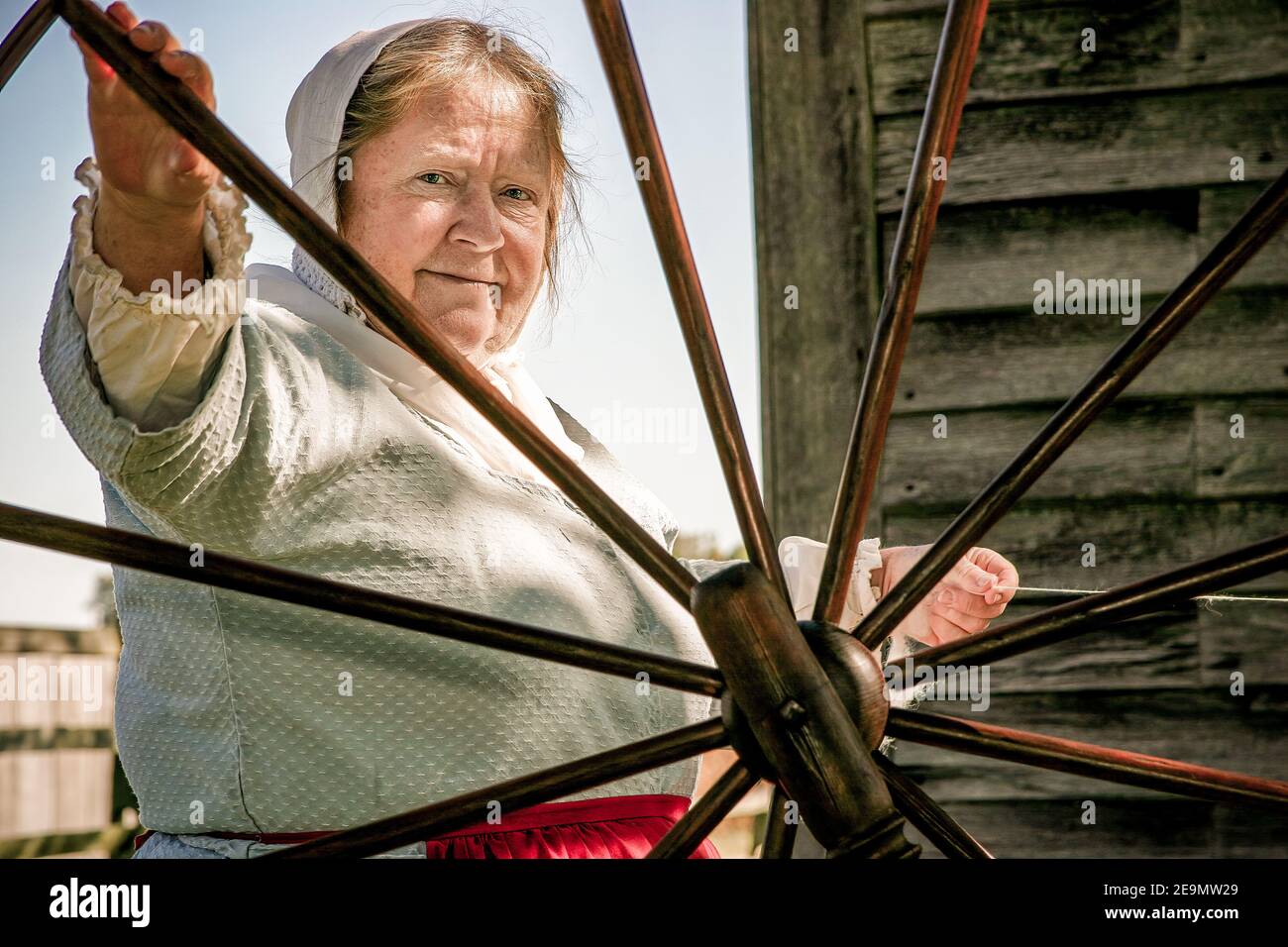 Old Lady At A Spinning Wheel Stock Photo - Alamy
