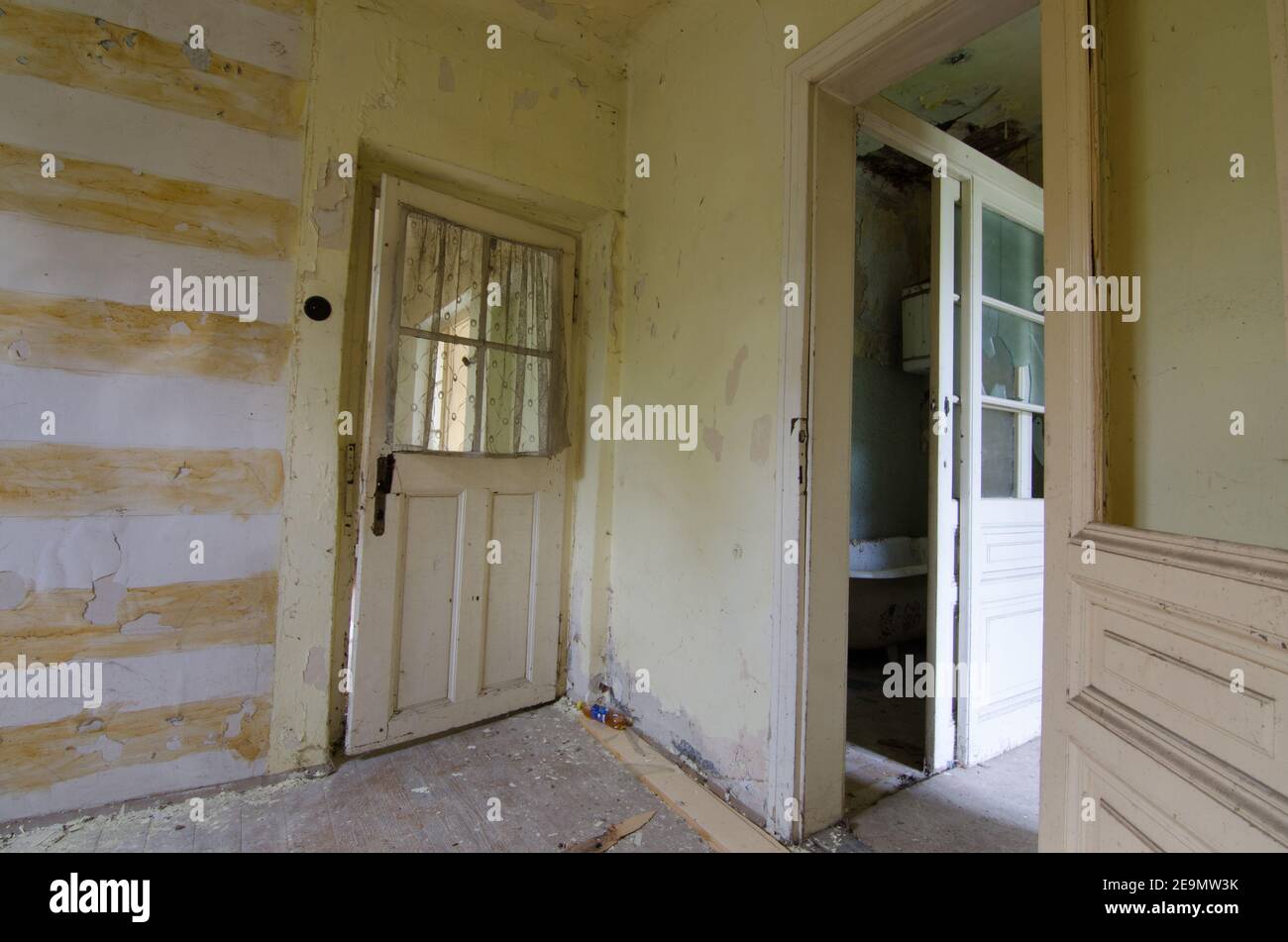 old abandoned empty house Stock Photo - Alamy