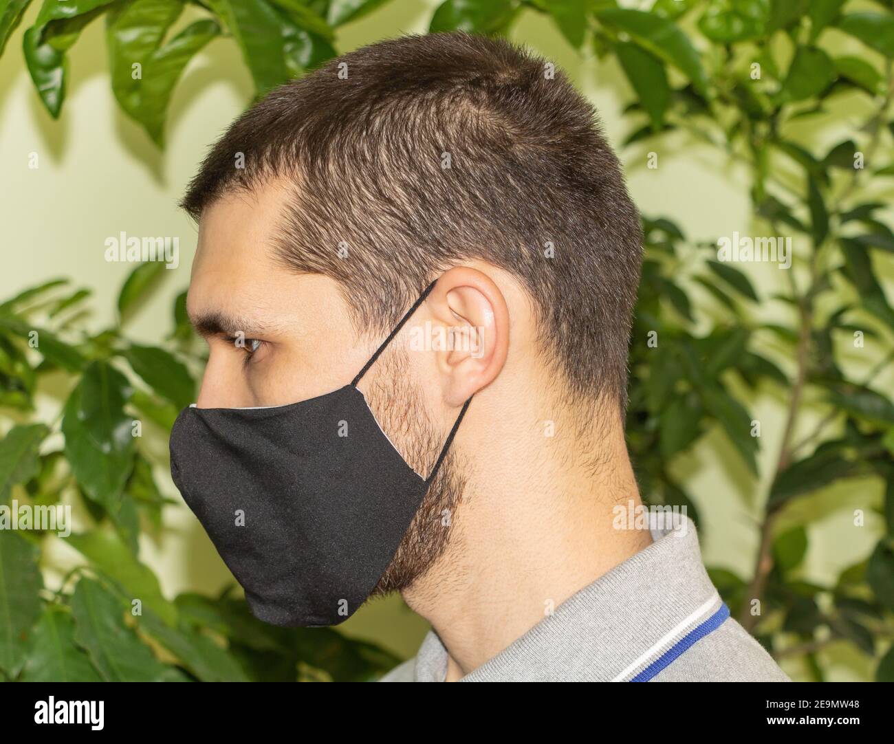 Black man facemask hi-res stock photography and images - Alamy