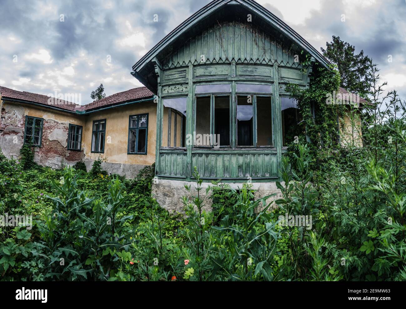 Old villa with garden hi-res stock photography and images - Alamy
