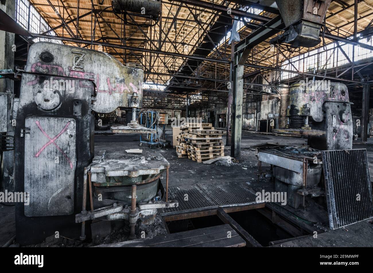 Foundry machines hi-res stock photography and images - Alamy