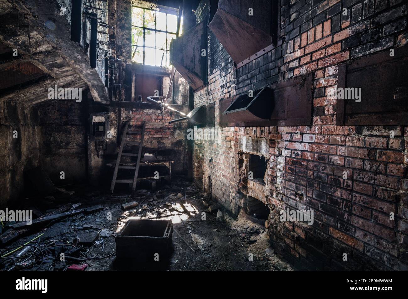 Dilapidated factory hi-res stock photography and images - Alamy