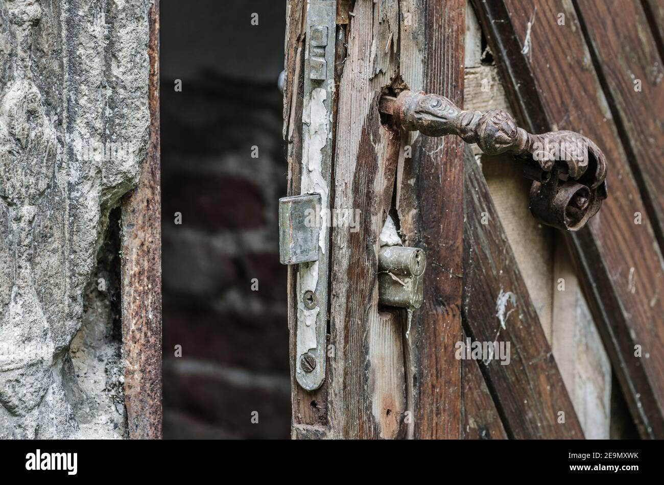 old rusty castle door Stock Photo - Alamy