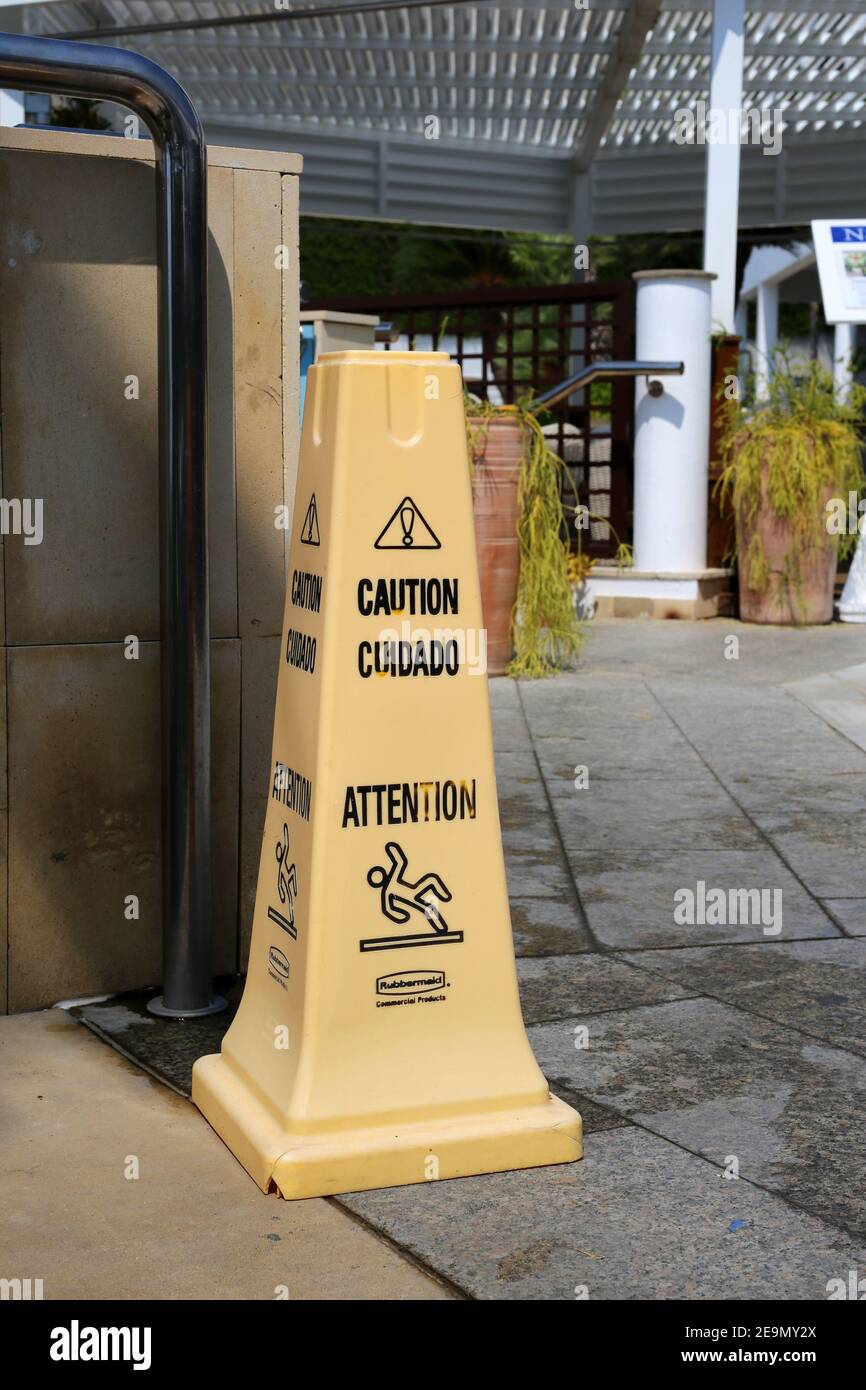 Caution signs hi-res stock photography and images - Alamy