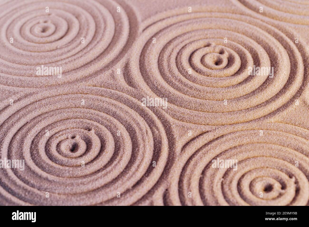 Japanese zen garden textured sand hi-res stock photography and images ...
