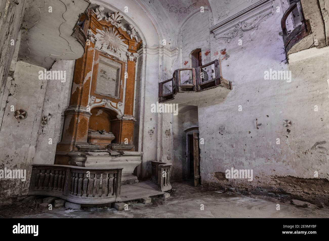 Lost place dilapidated building hi-res stock photography and images - Alamy