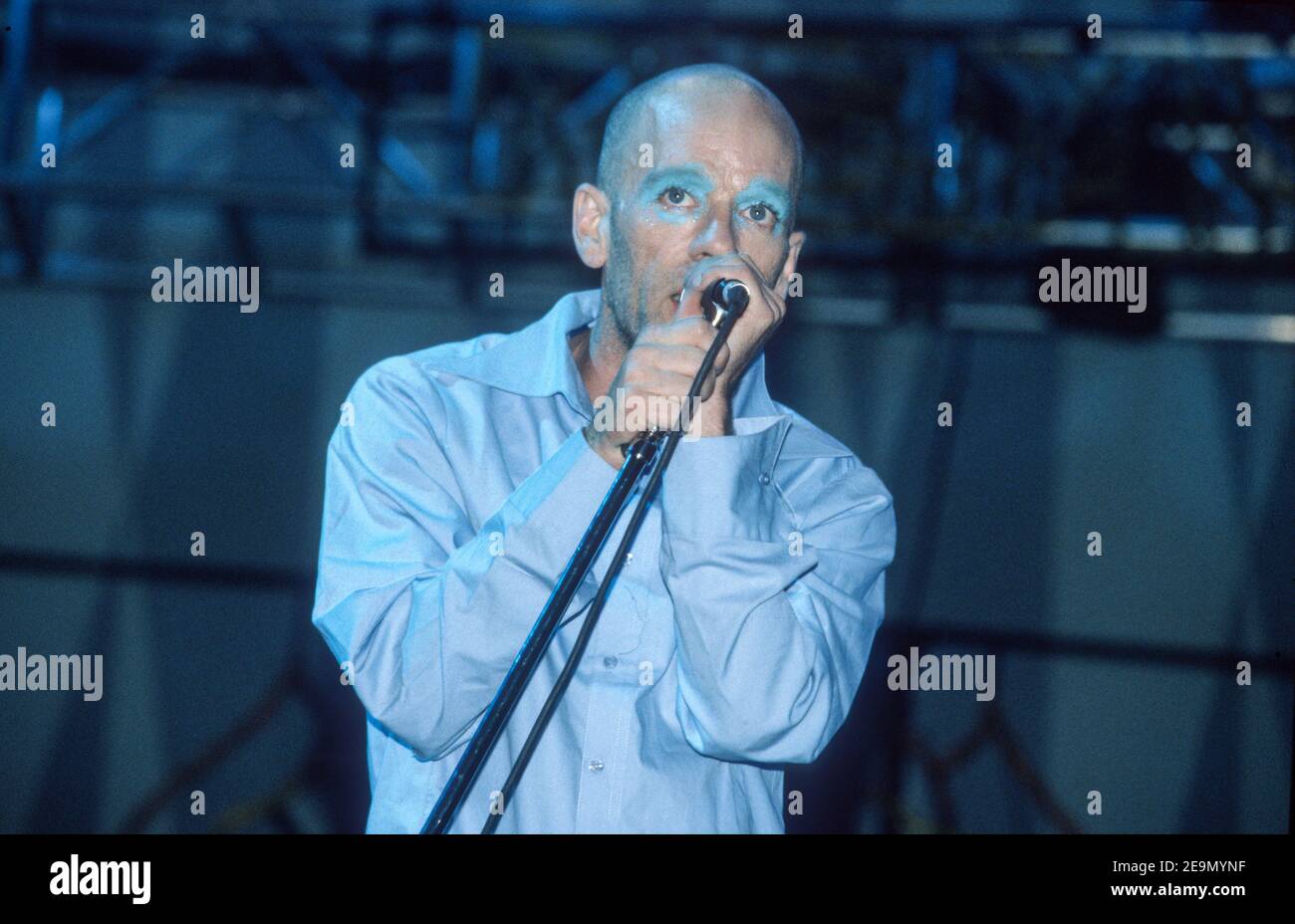 R.E.M Glastonbury Festival 1999 Stock Photo - Alamy