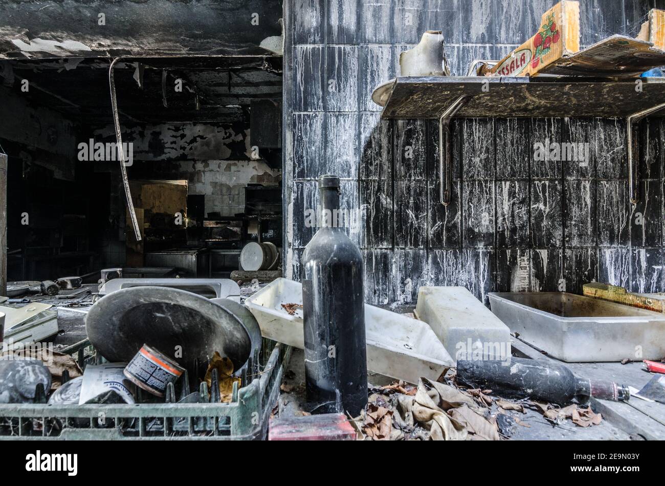 burned things and objects after a kitchen burn Stock Photo - Alamy