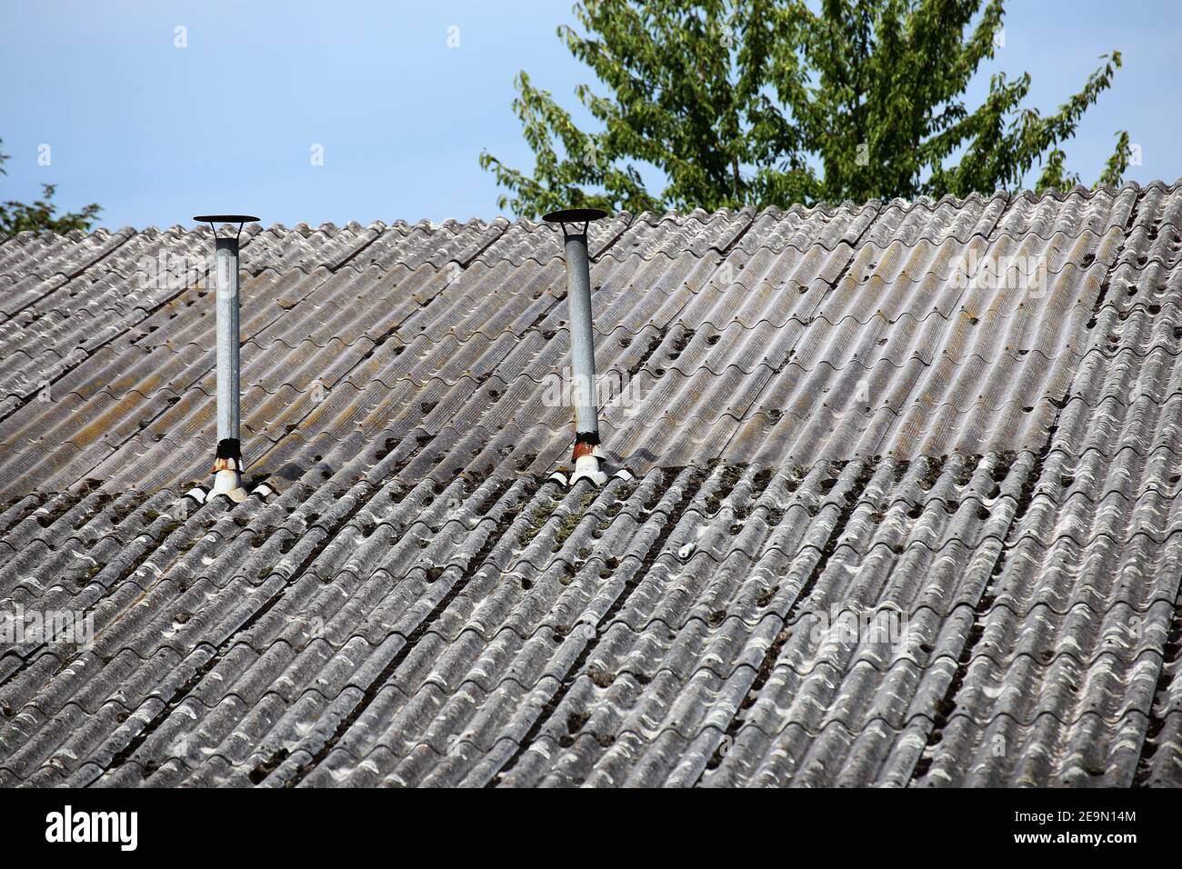 Asbestos roof on an old commercial or industrial building Stock Photo ...