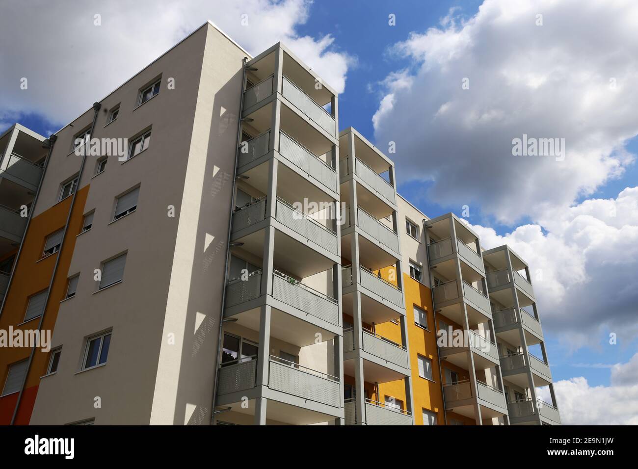 Large apartment building hi-res stock photography and images - Alamy