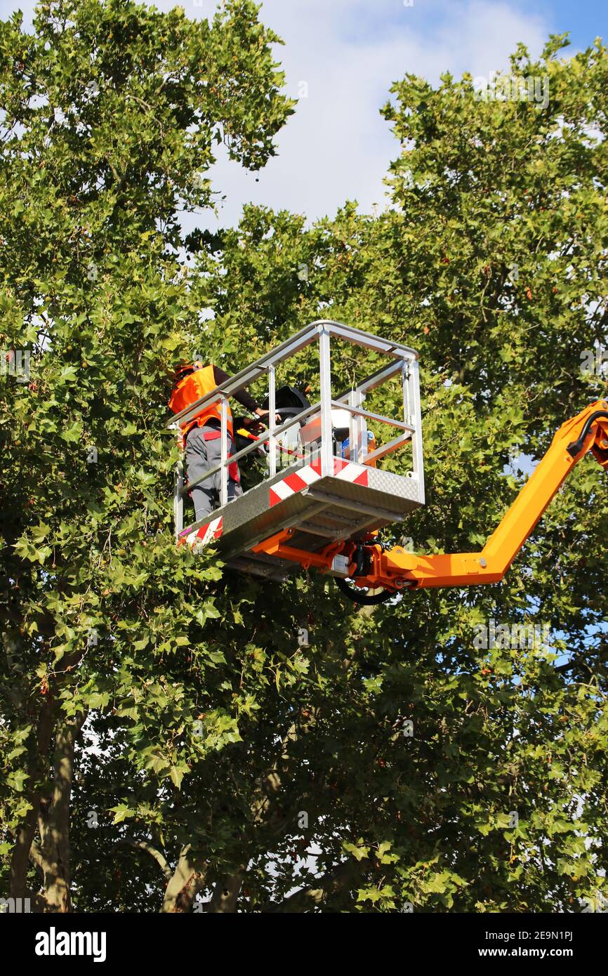 Operating hydraulic hoist hi-res stock photography and images - Alamy