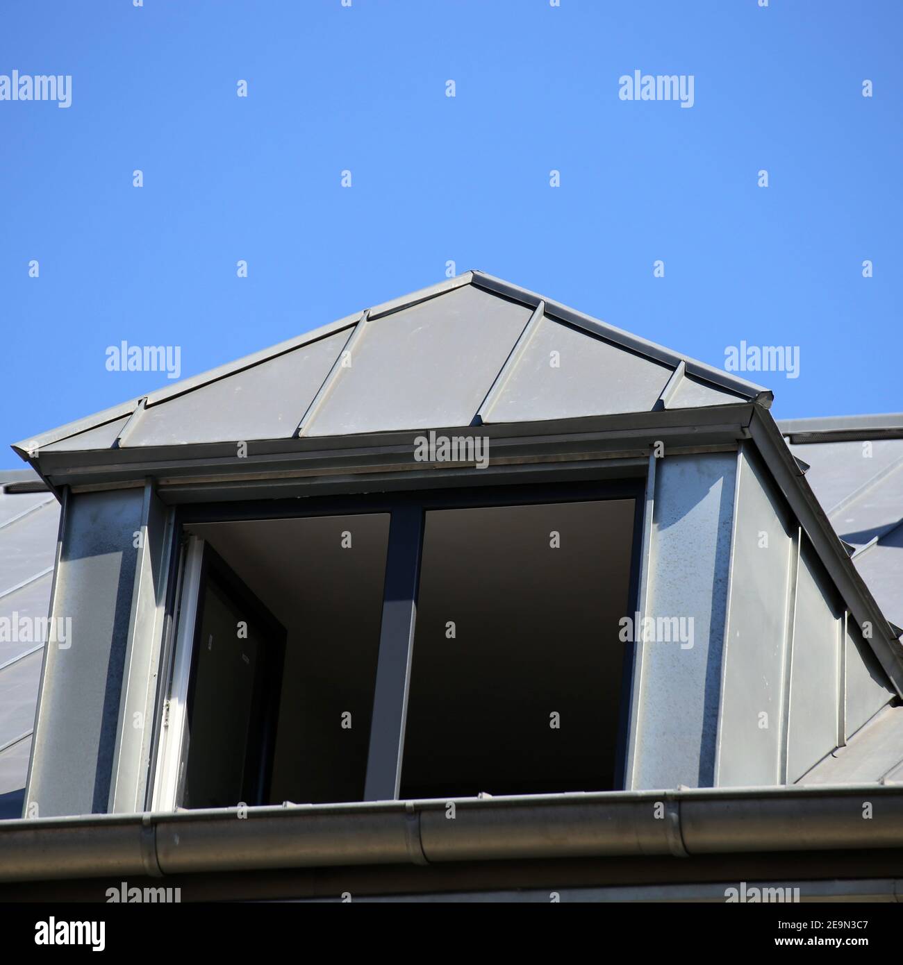 Sheet metal casing hi-res stock photography and images - Alamy