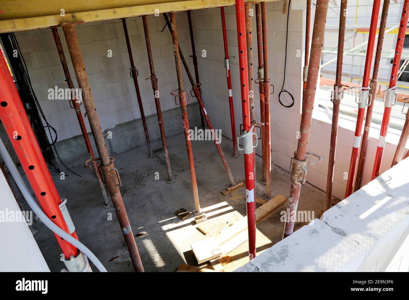 Ceiling supports hi-res stock photography and images - Alamy