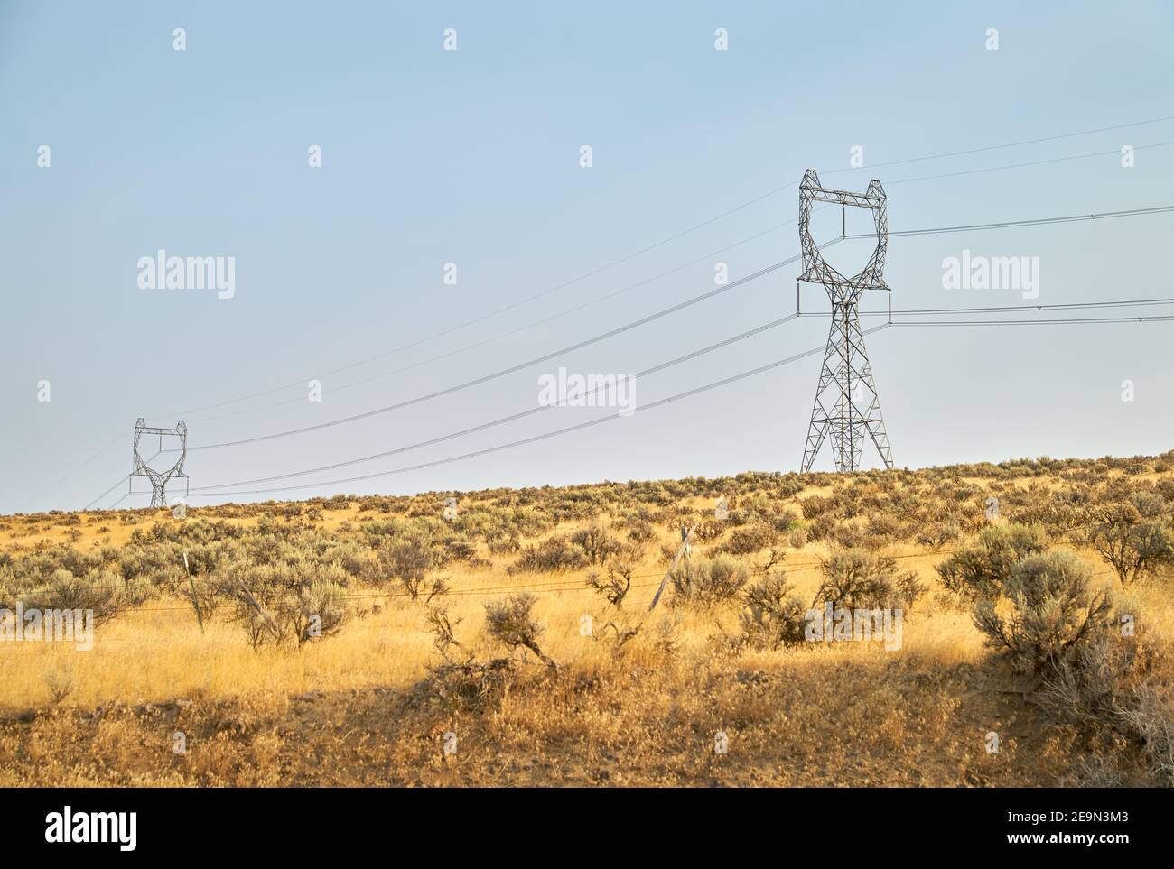 Electrical transmission towers hi-res stock photography and images - Alamy