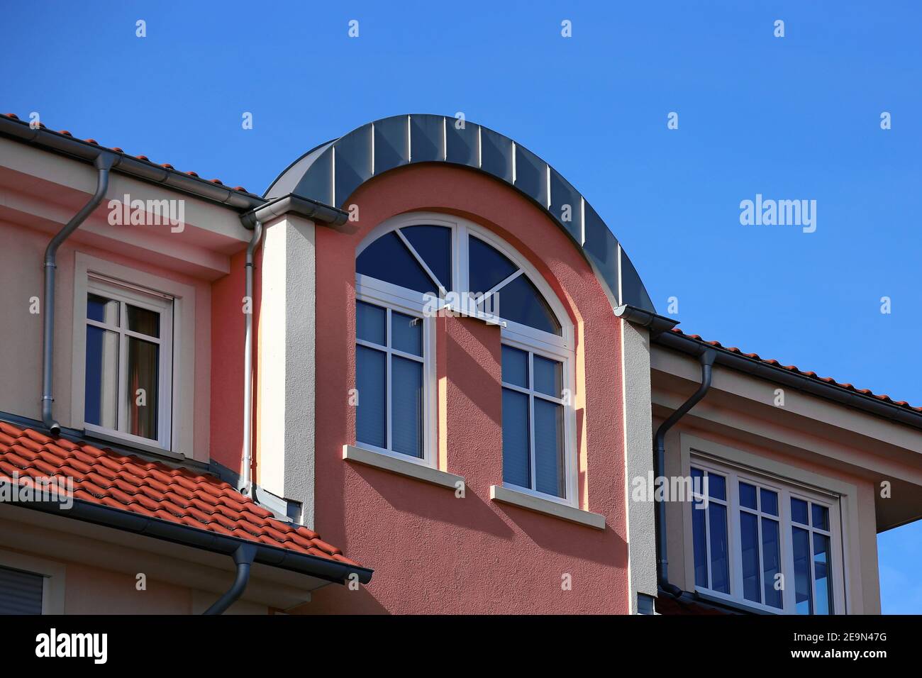 New round arched window, exterior shot Stock Photo - Alamy