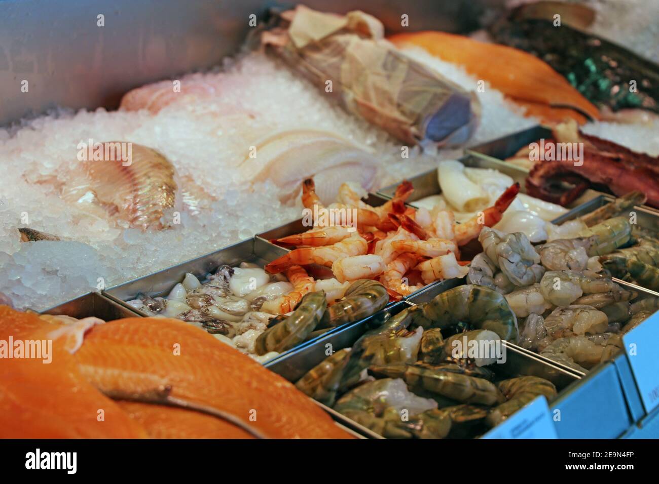 Close up of a fish counter Stock Photo - Alamy