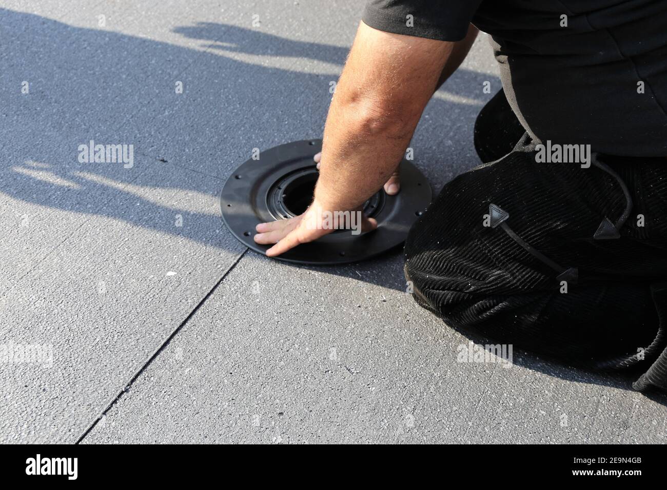 Installation of gradient insulation on a flat roof Stock Photo - Alamy