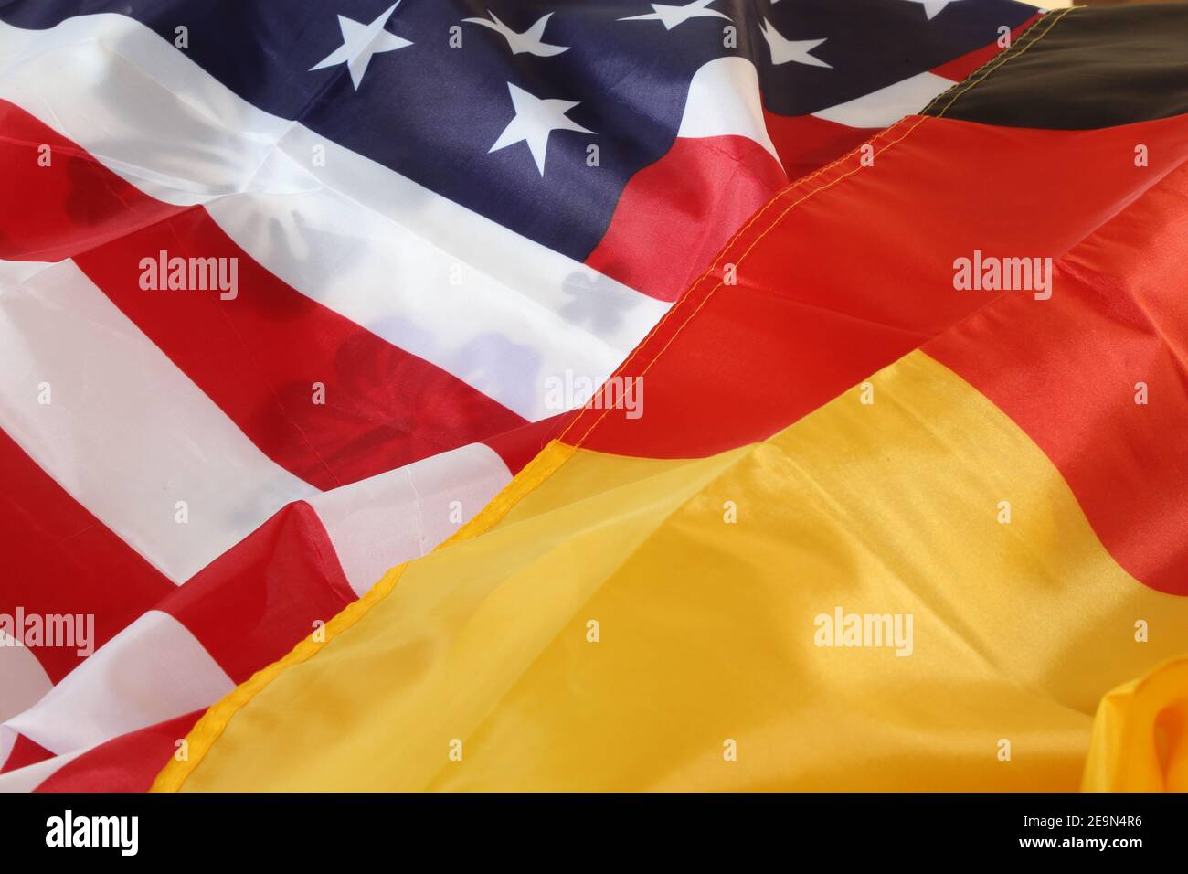 Symbol picture: German and US-American flag Stock Photo - Alamy