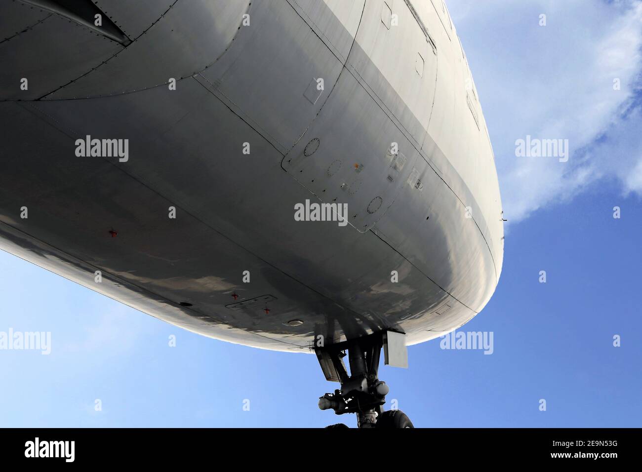 Standing plane from below Stock Photo - Alamy