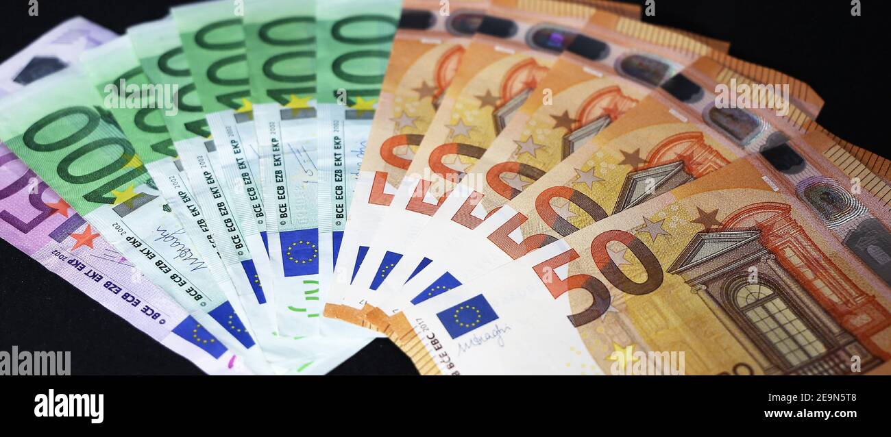 Euro bills (Euro banknotes Stock Photo - Alamy