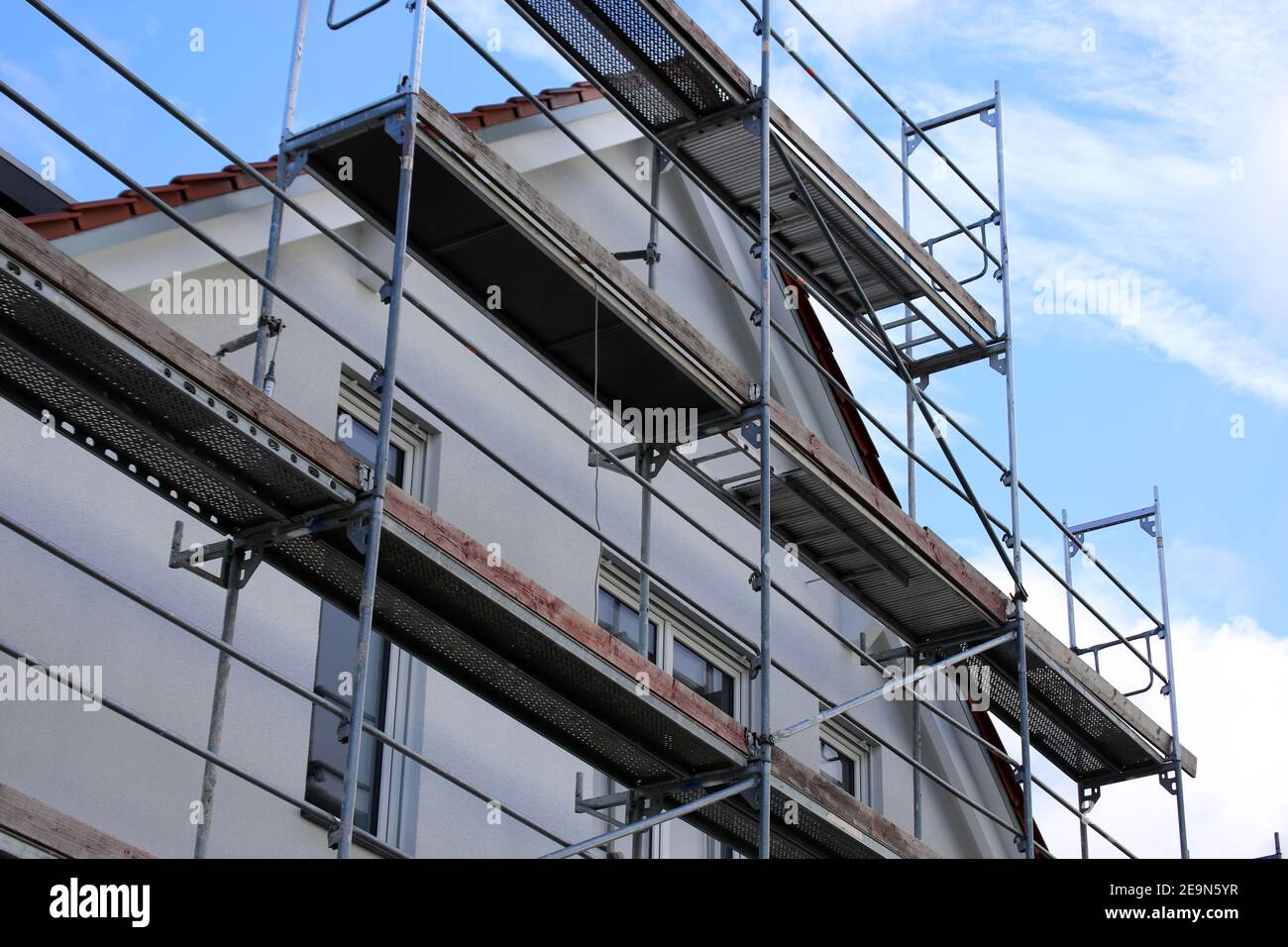 Scaffolding: Scaffolded residential building Stock Photo - Alamy