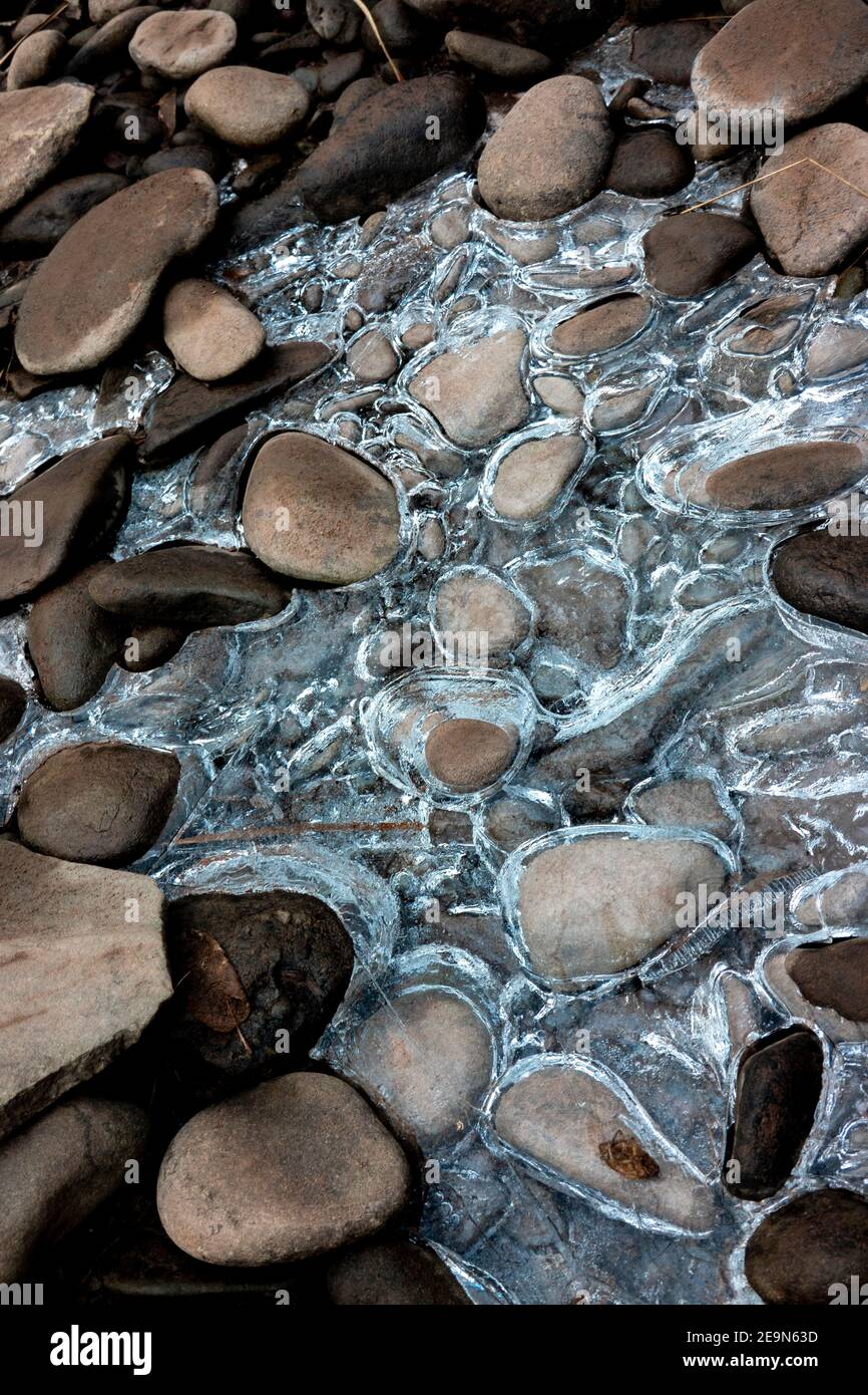Rounded stones hi-res stock photography and images - Alamy