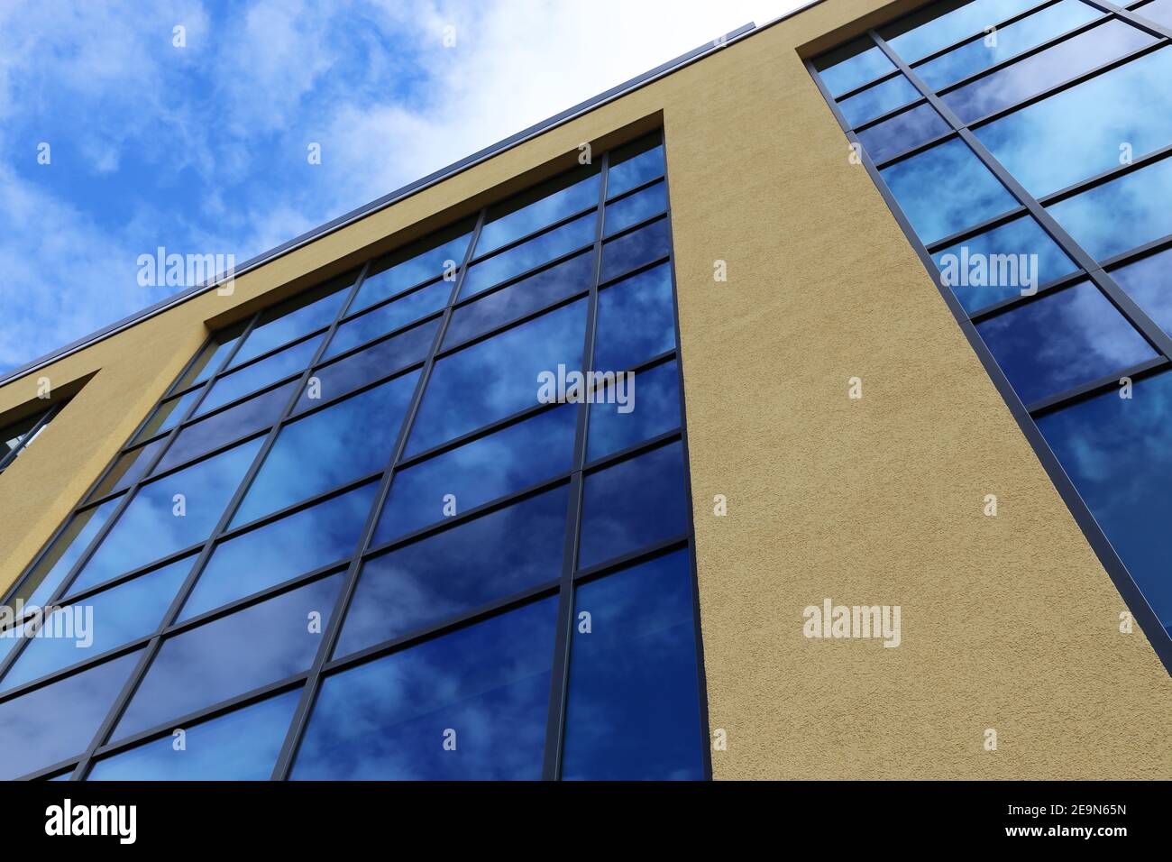 Building with large and modern glass facade Stock Photo - Alamy