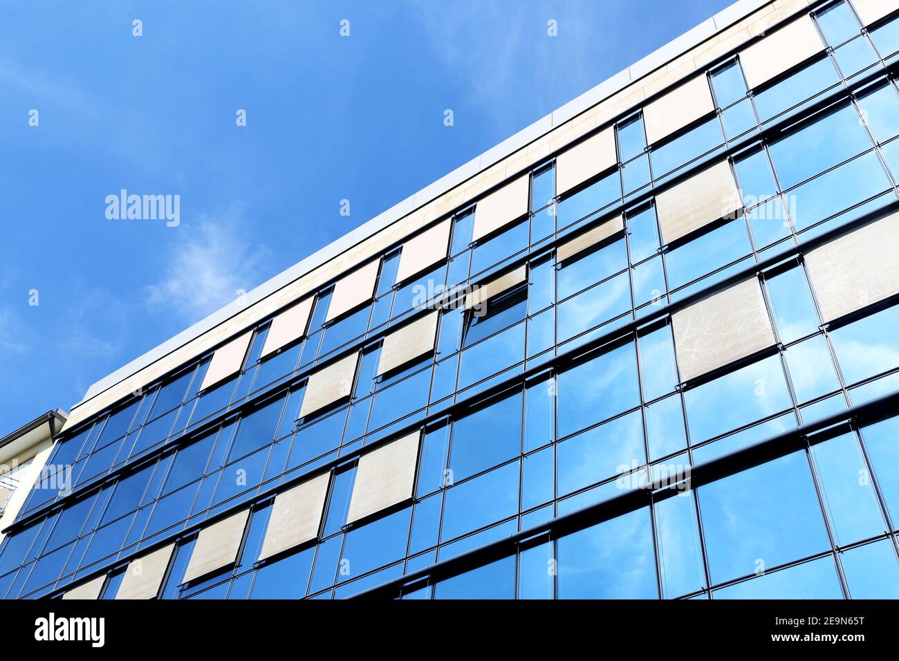 Building with large and modern glass facade Stock Photo - Alamy