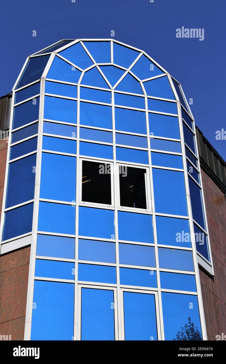 Building with large and modern glass facade Stock Photo - Alamy