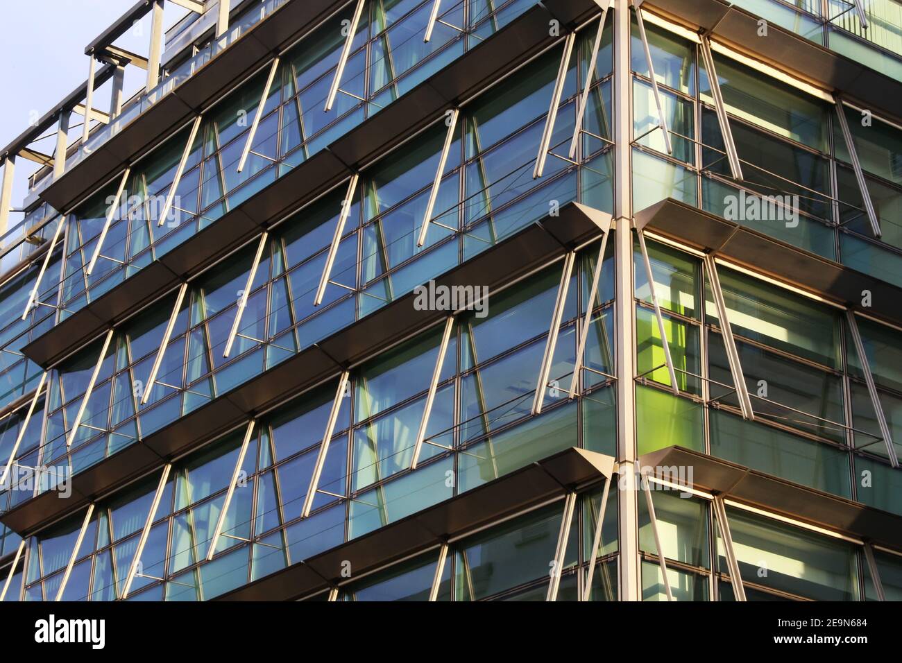 Building with large and modern glass facade Stock Photo - Alamy