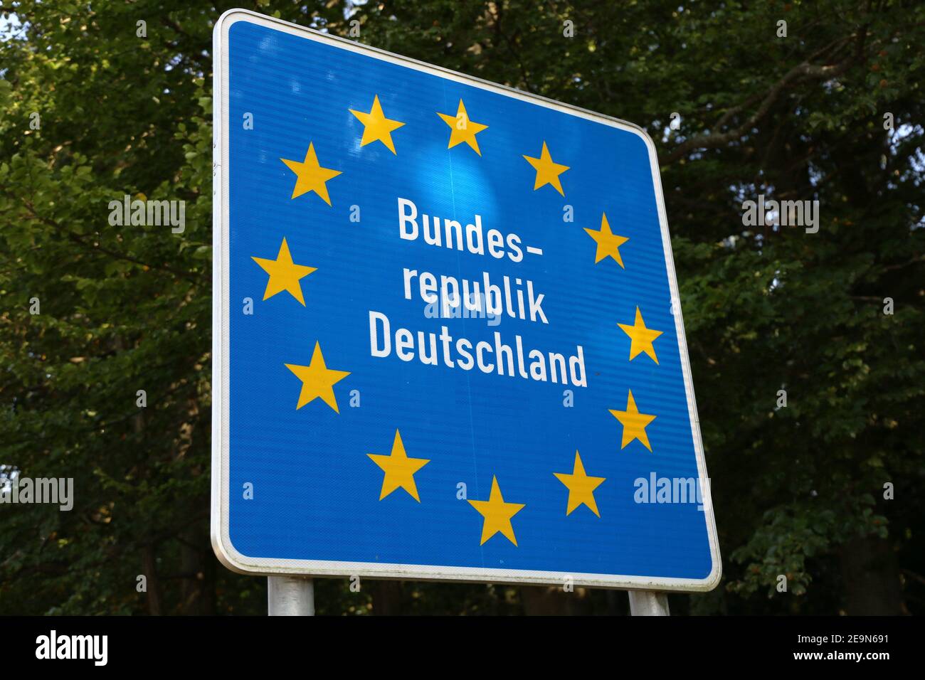 Customs sign at the external border of the Federal Republic of Germany ...