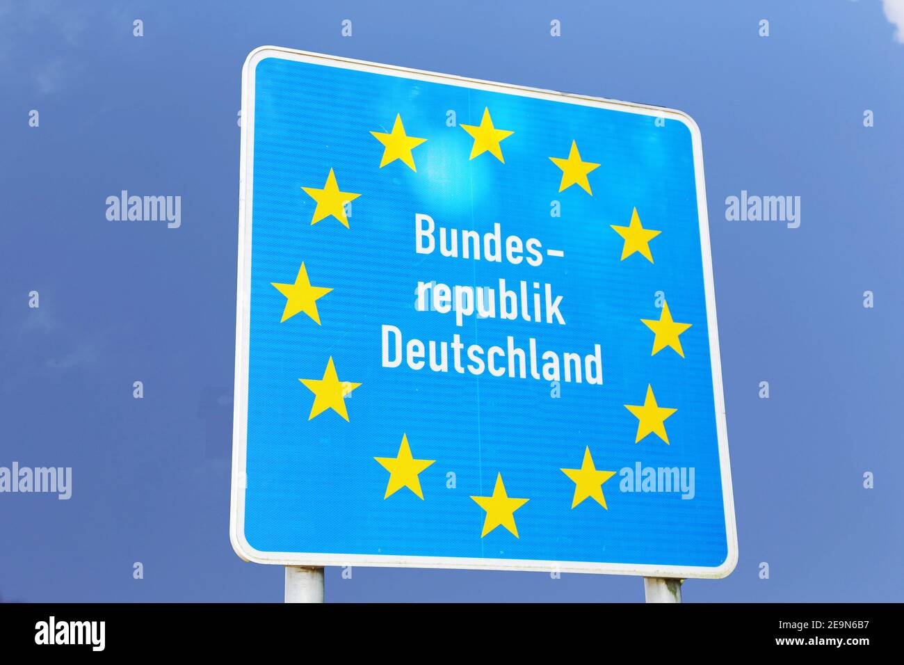 Customs sign at the external border of the Federal Republic of Germany ...