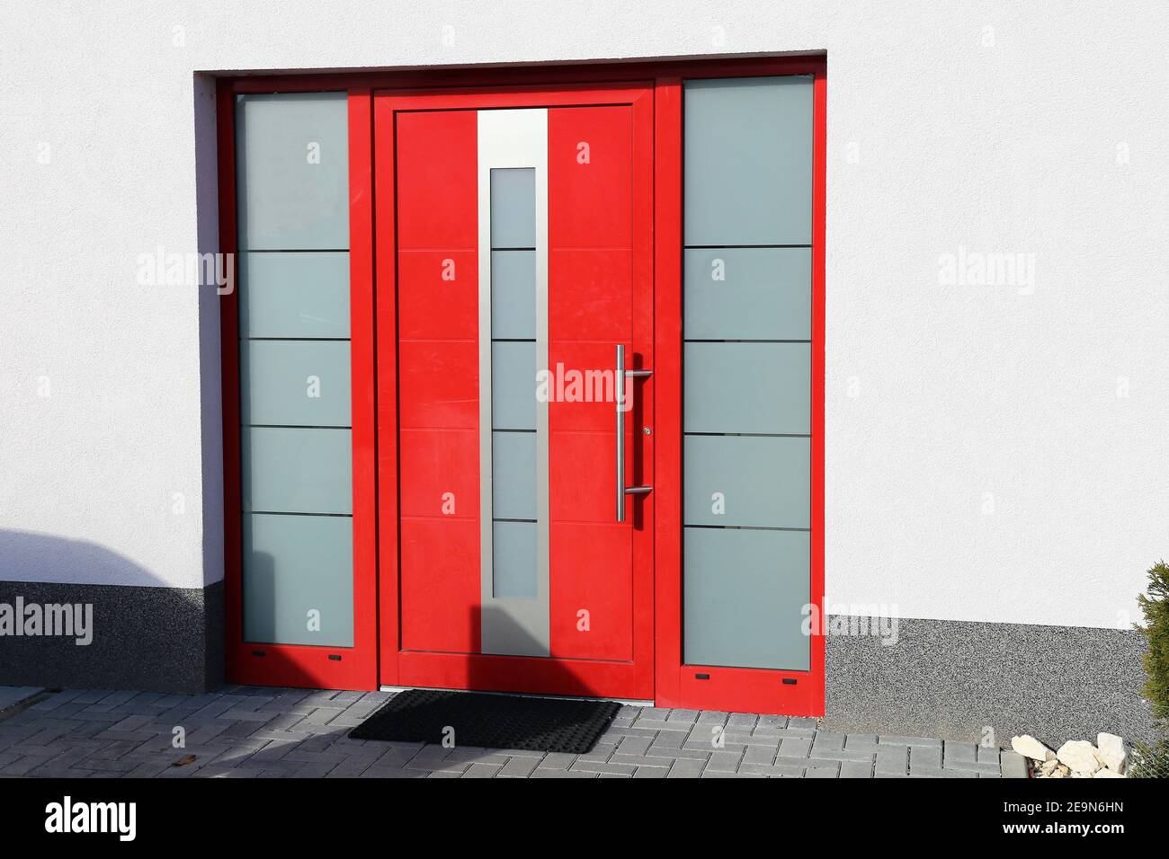 Modern red front door Stock Photo - Alamy