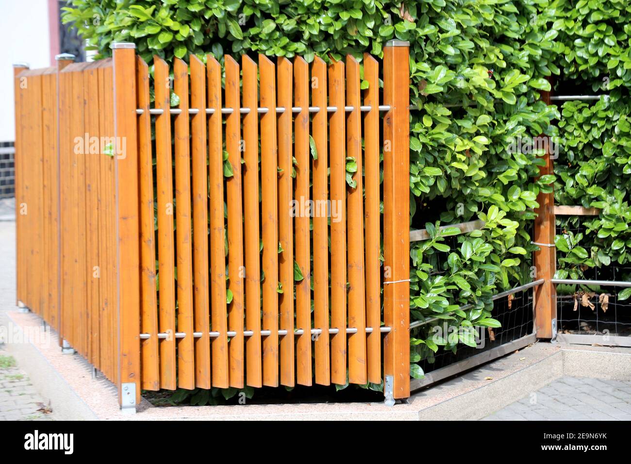 Nice new wooden fence Stock Photo - Alamy