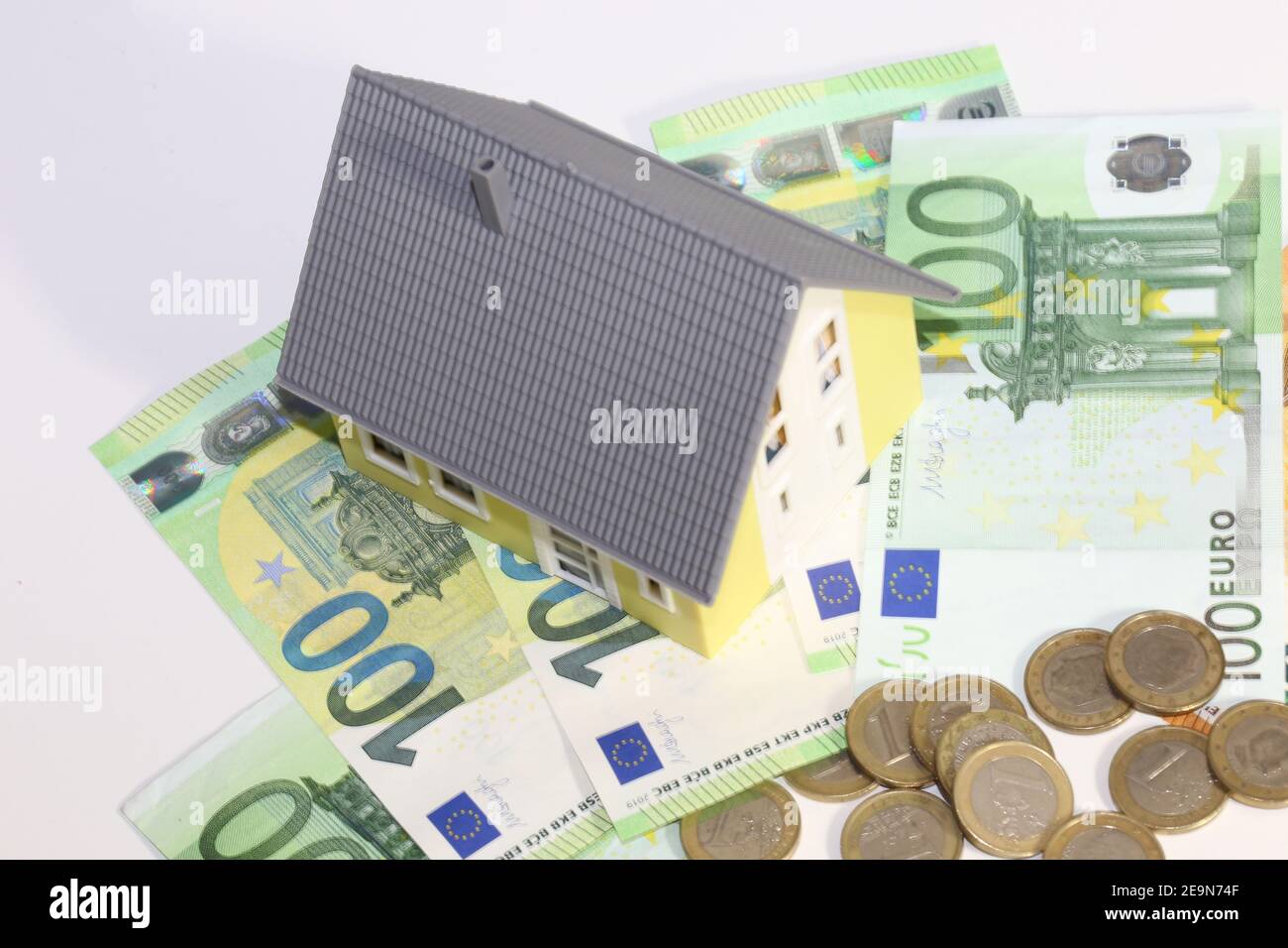 Symbol image: Model house with (euro)banknotes and coins as a symbol ...