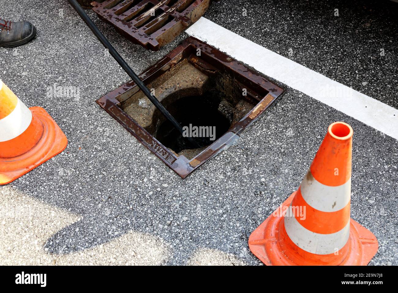 Gully cleaning (road drain Stock Photo - Alamy