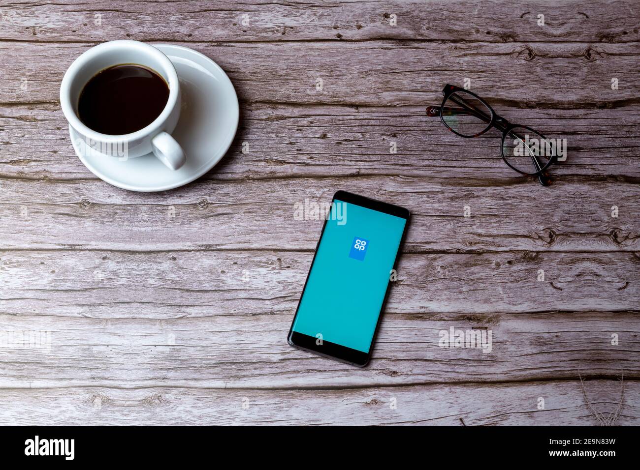 Co op app hi-res stock photography and images - Alamy