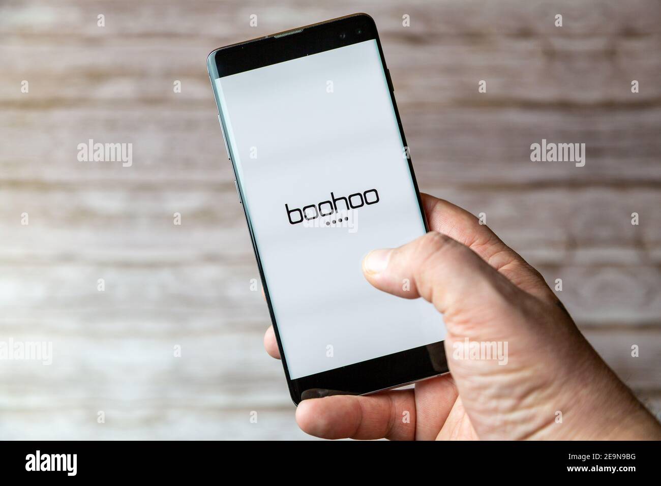 Boohoo shopping app hi-res stock photography and images - Alamy