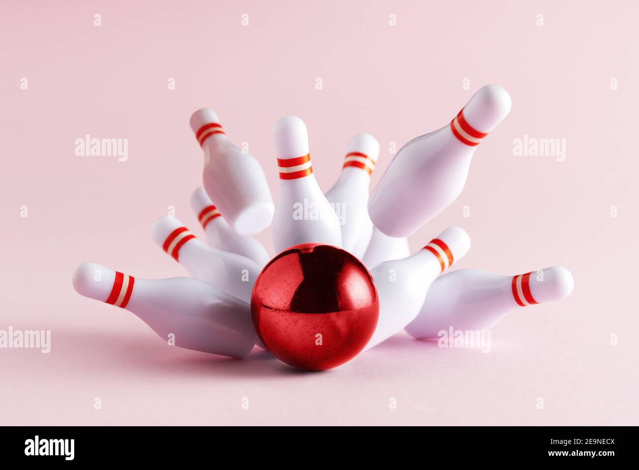 Bowling strike hi-res stock photography and images - Alamy