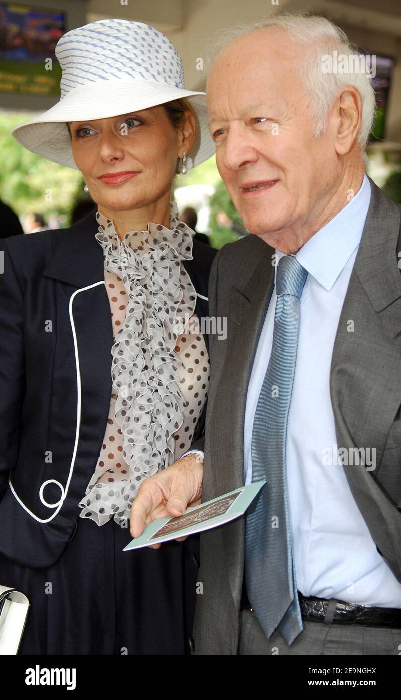 Longchamps prix de l'arc hi-res stock photography and images - Alamy