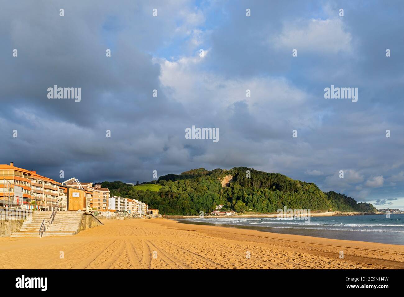 Zarautz hi-res stock photography and images - Alamy