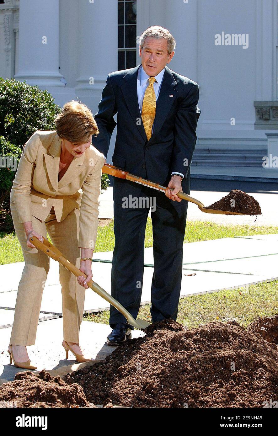 First Lady Laura Bush and President George W. Bush participate in elm ...