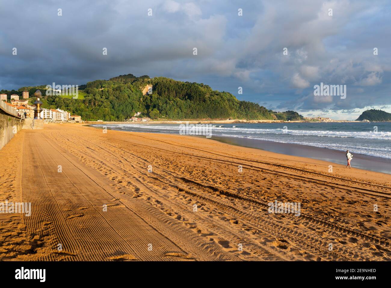 Zarautz beach hi-res stock photography and images - Alamy