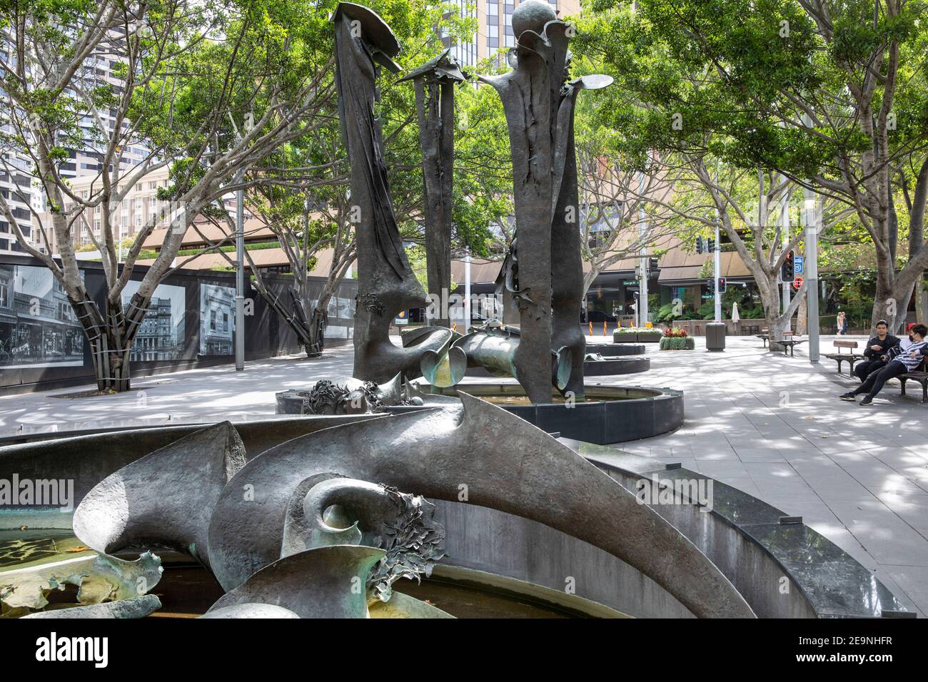 Tank stream bronze fountain sculpture in Herald Square Circular Quay ...