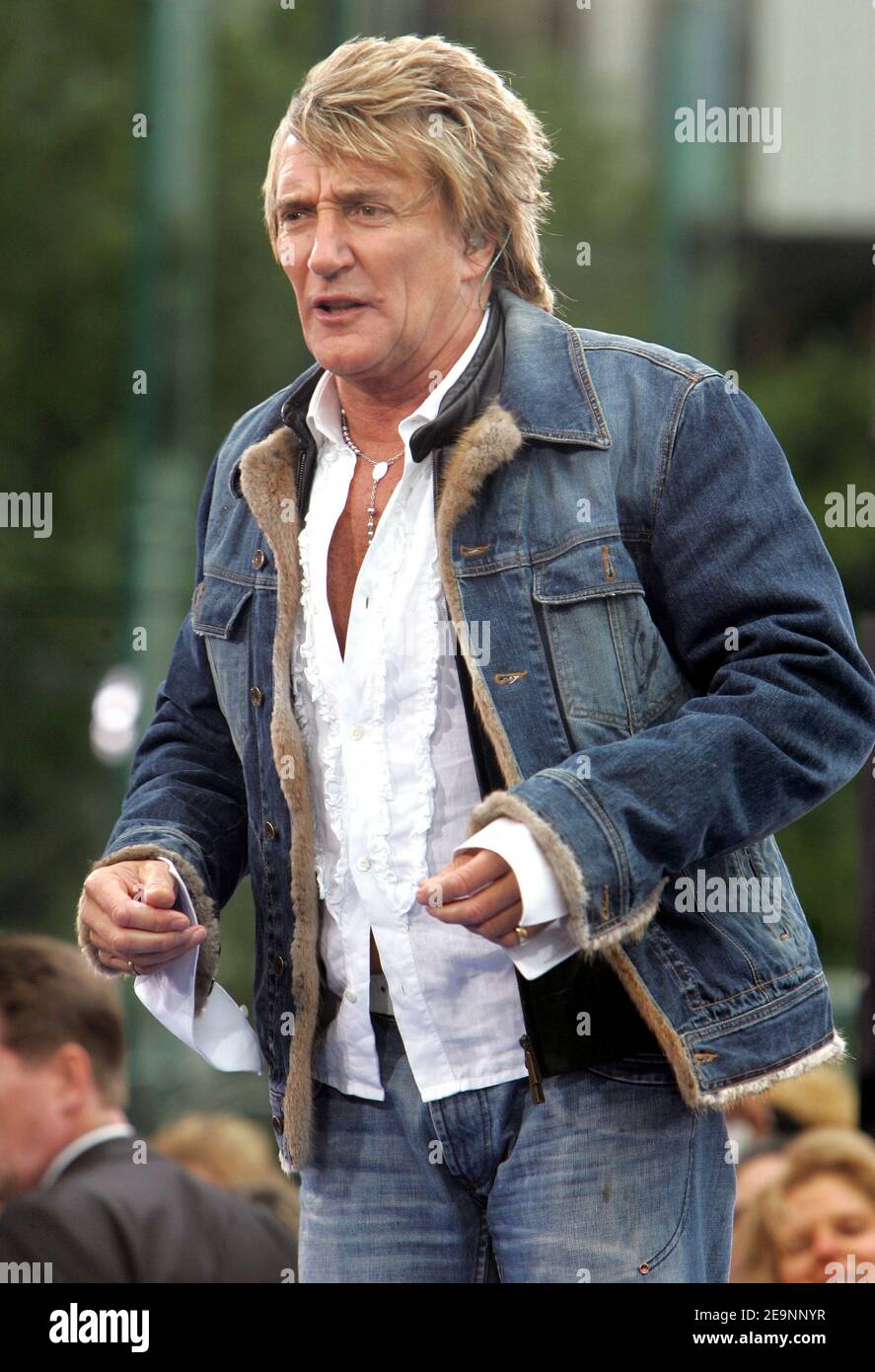 British singer Rod Stewart performs live on CBS's 'The Early Show ...