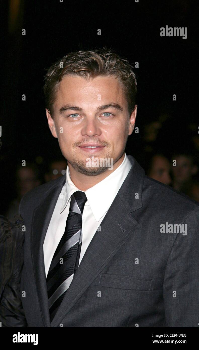 Actor Leonardo DiCaprio arrives at the premiere of 'The Departed' (Les ...