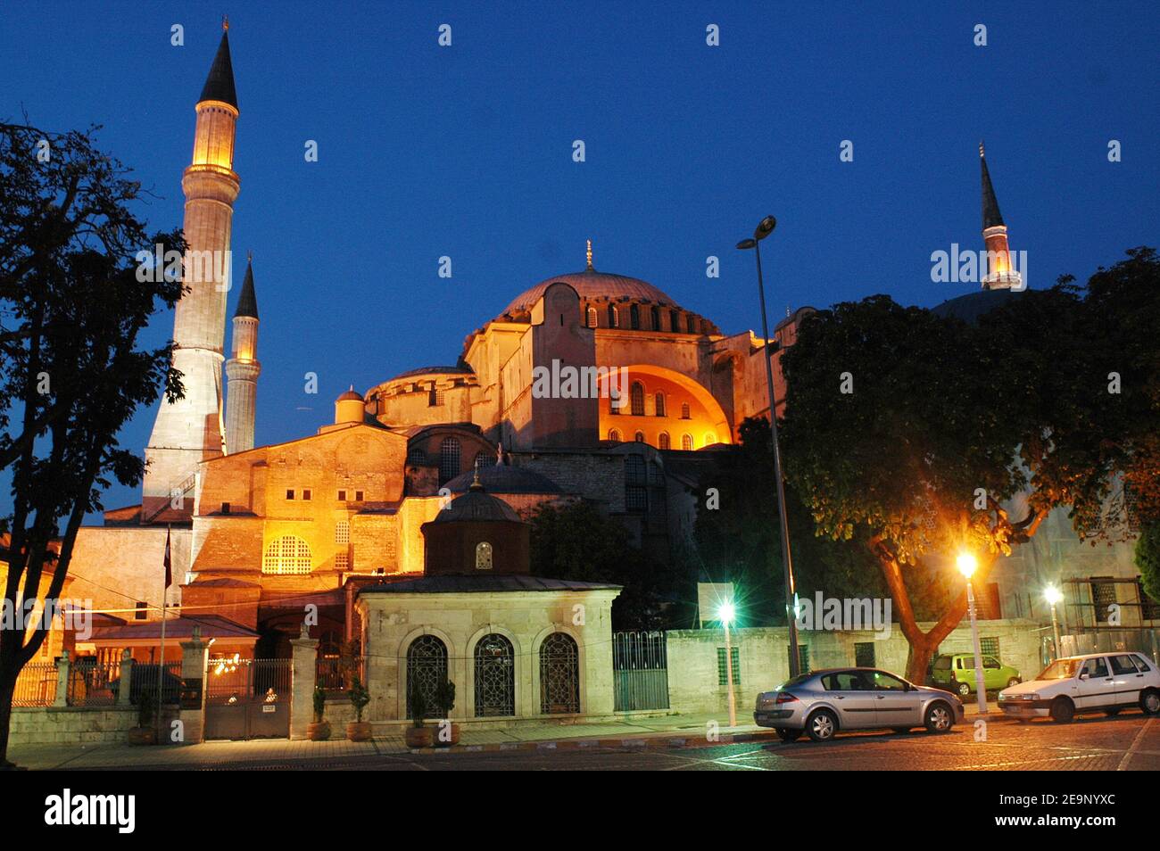 Basilique sainte sophie istanbul hi-res stock photography and images ...